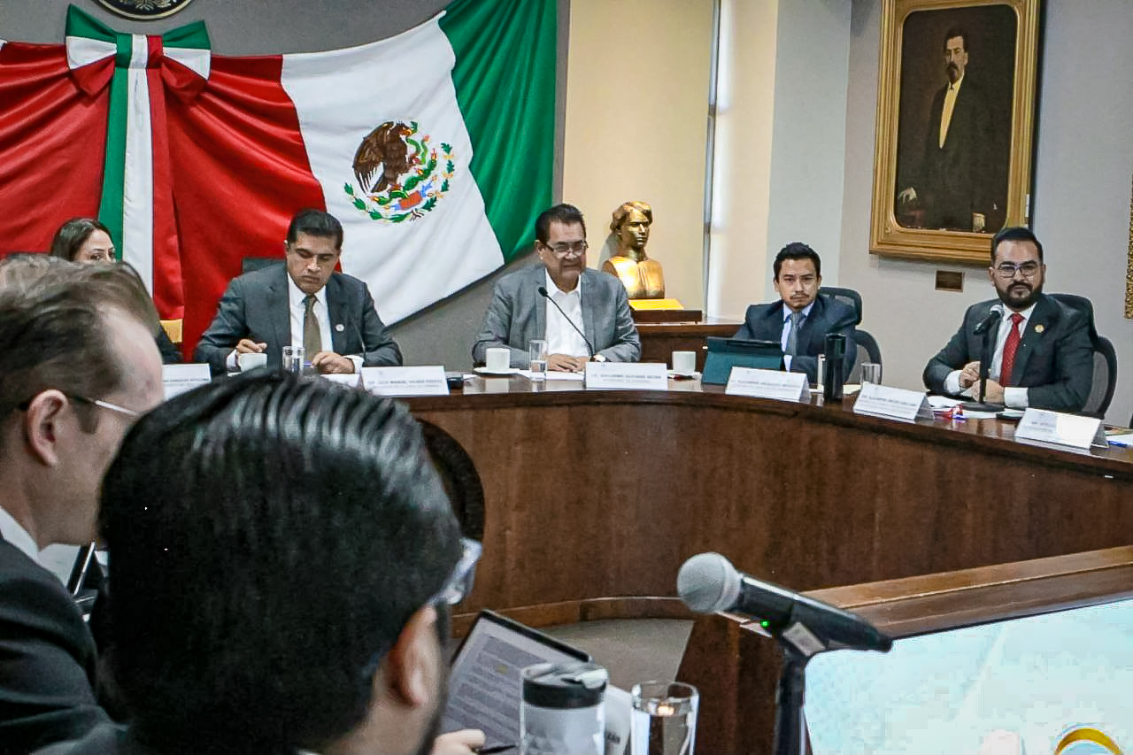 La gente nos exige desaparecer privilegios: Alejandro Velázquez ...