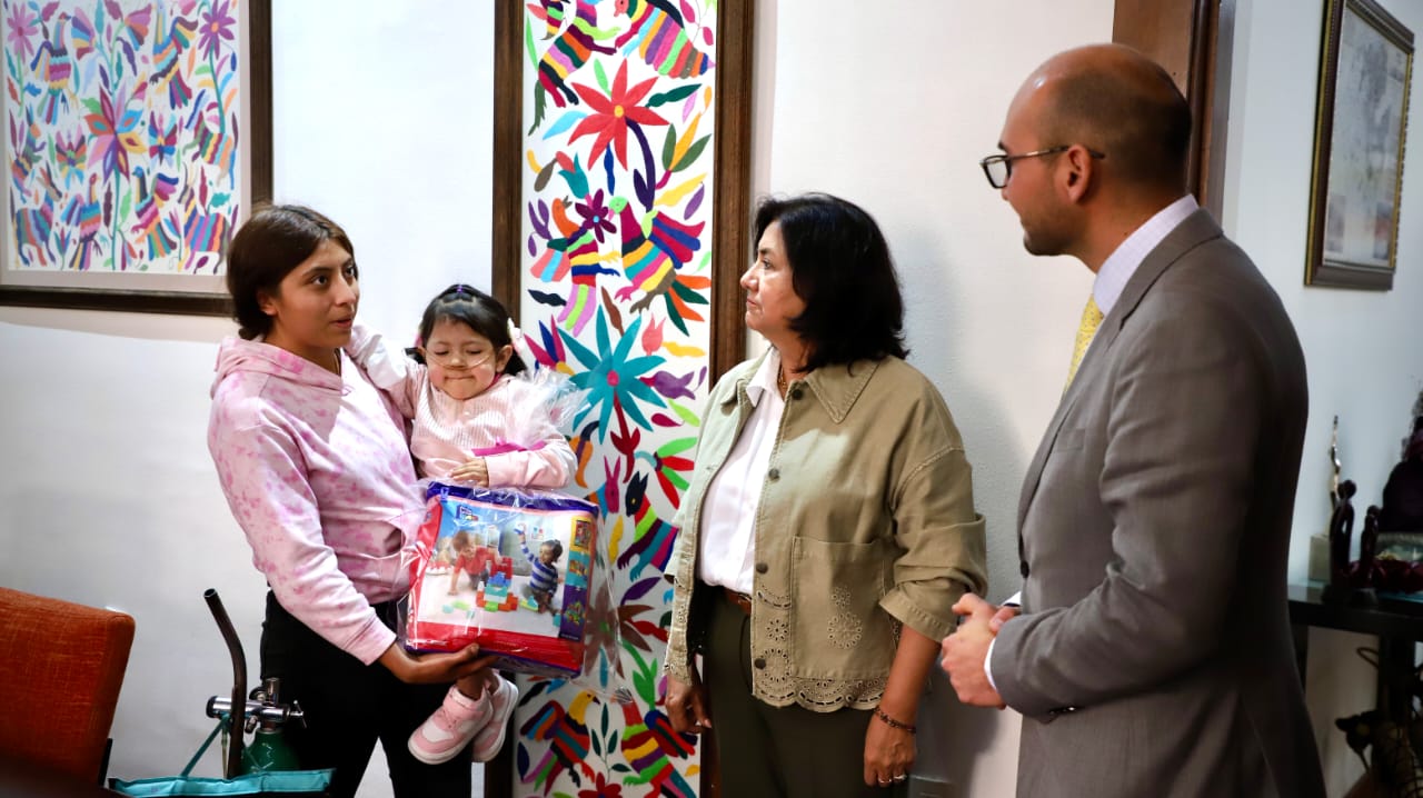 DIF Hidalgo brinda concentrador de oxígeno a Monse, pequeña que vive ...